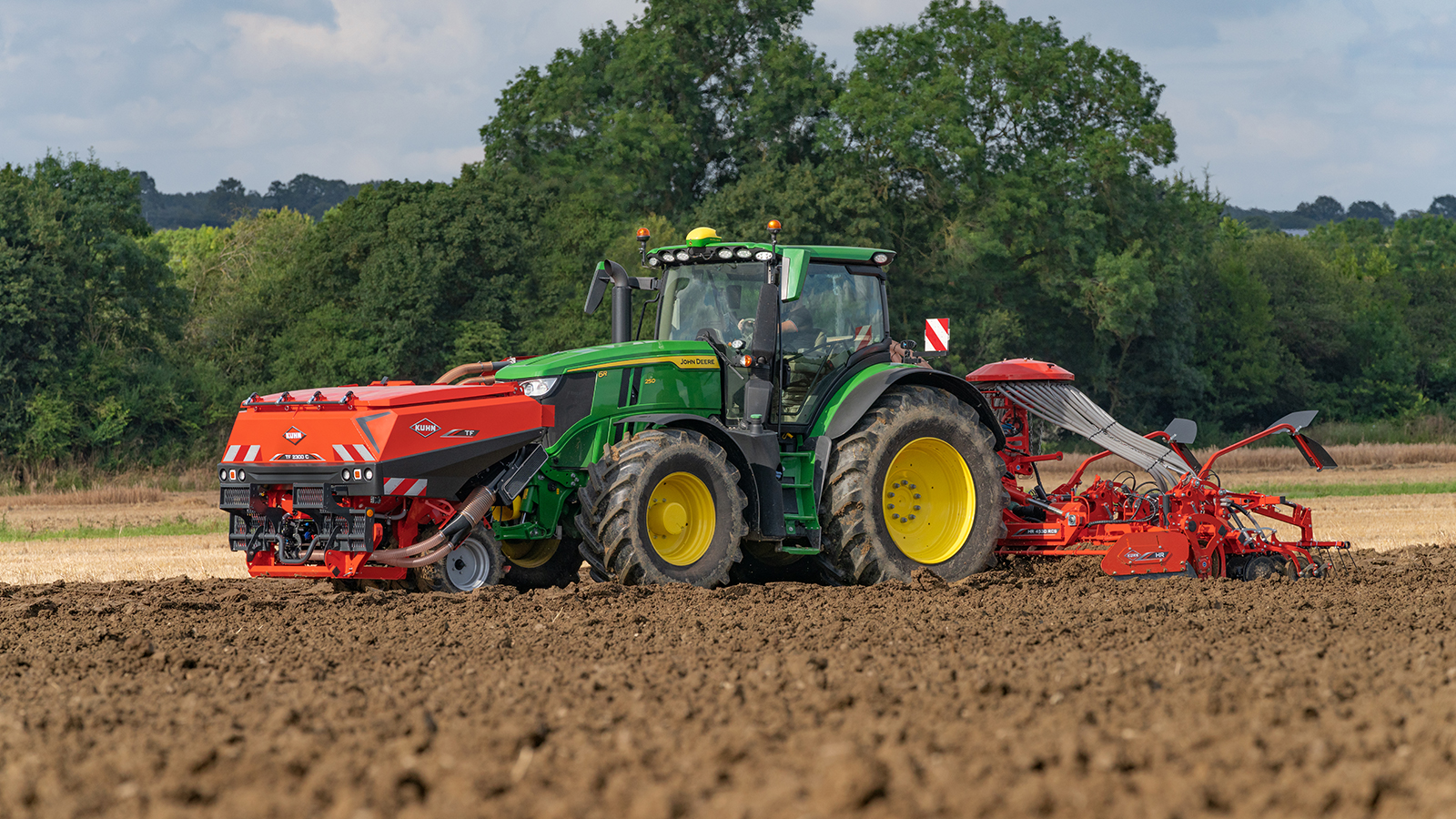 Tolva frontal con depósito doble TF 2300 C | KUHN