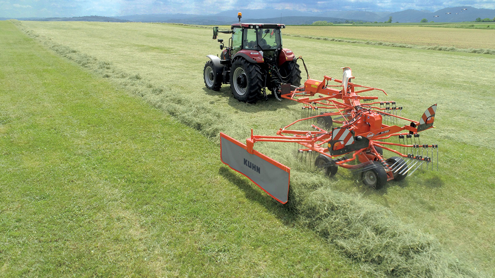 Twin-rotor rakes | KUHN