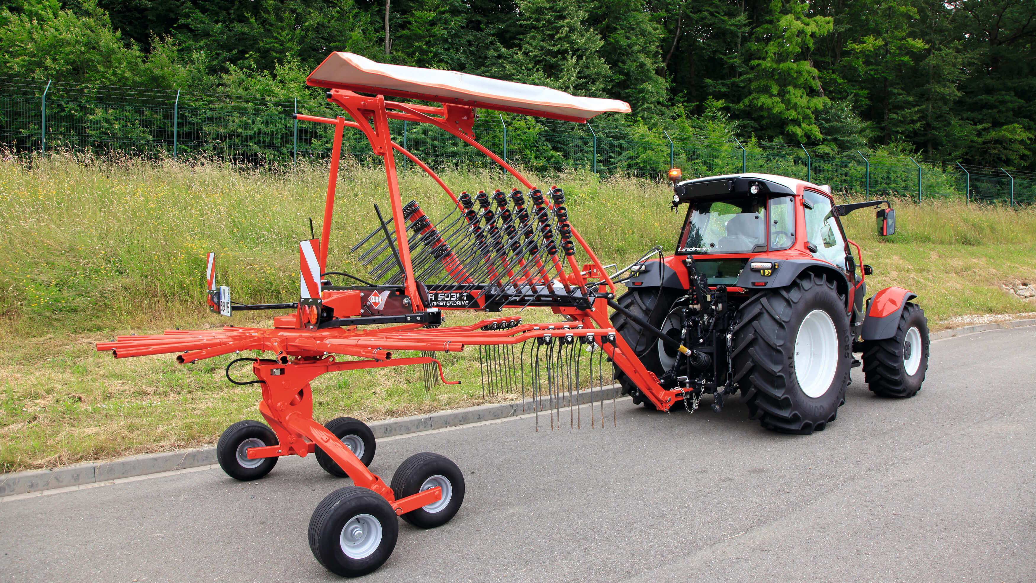 Trailed single rotor rakes GA 1031 T | KUHN