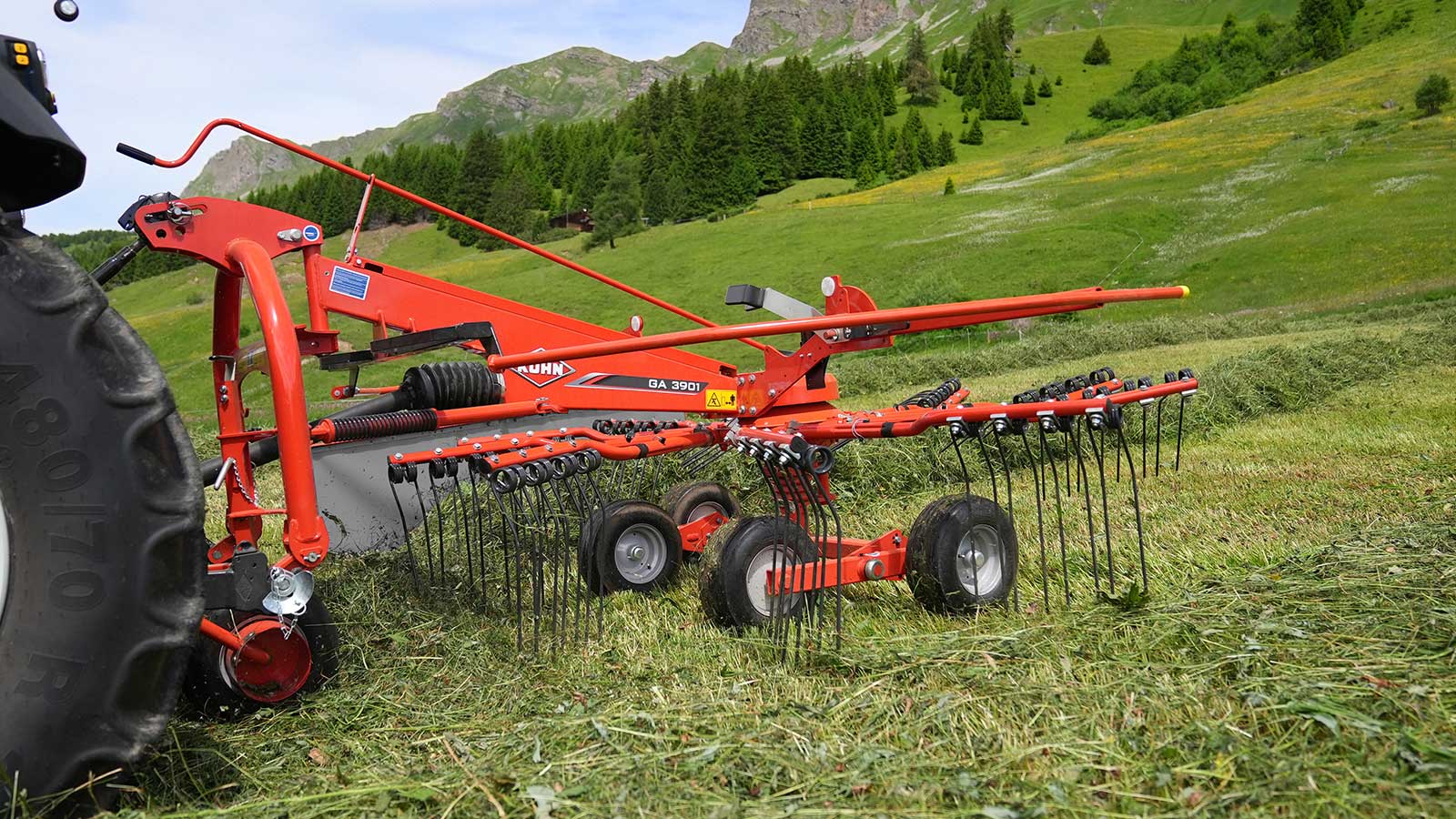 Single Rotor Rakes | KUHN