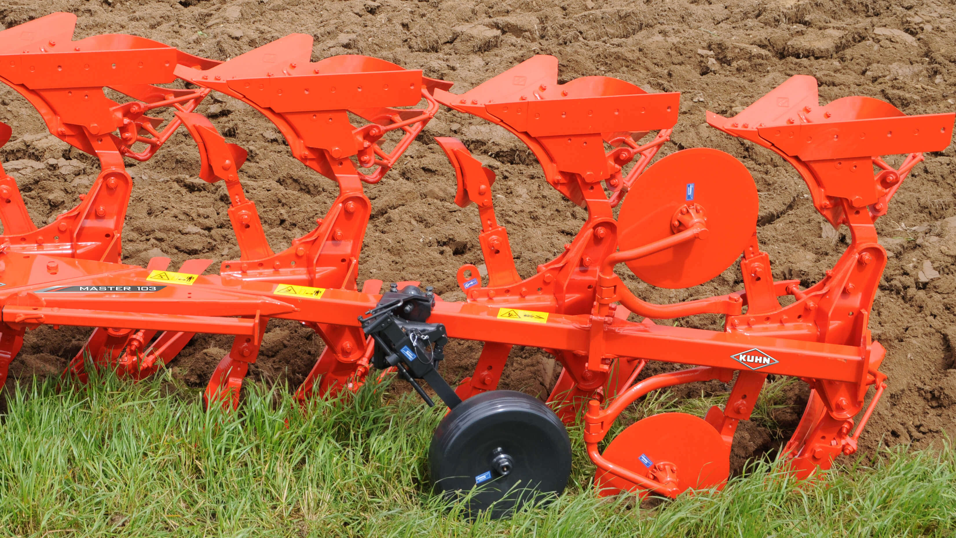 Mounted reversible ploughs MASTER 103 | KUHN