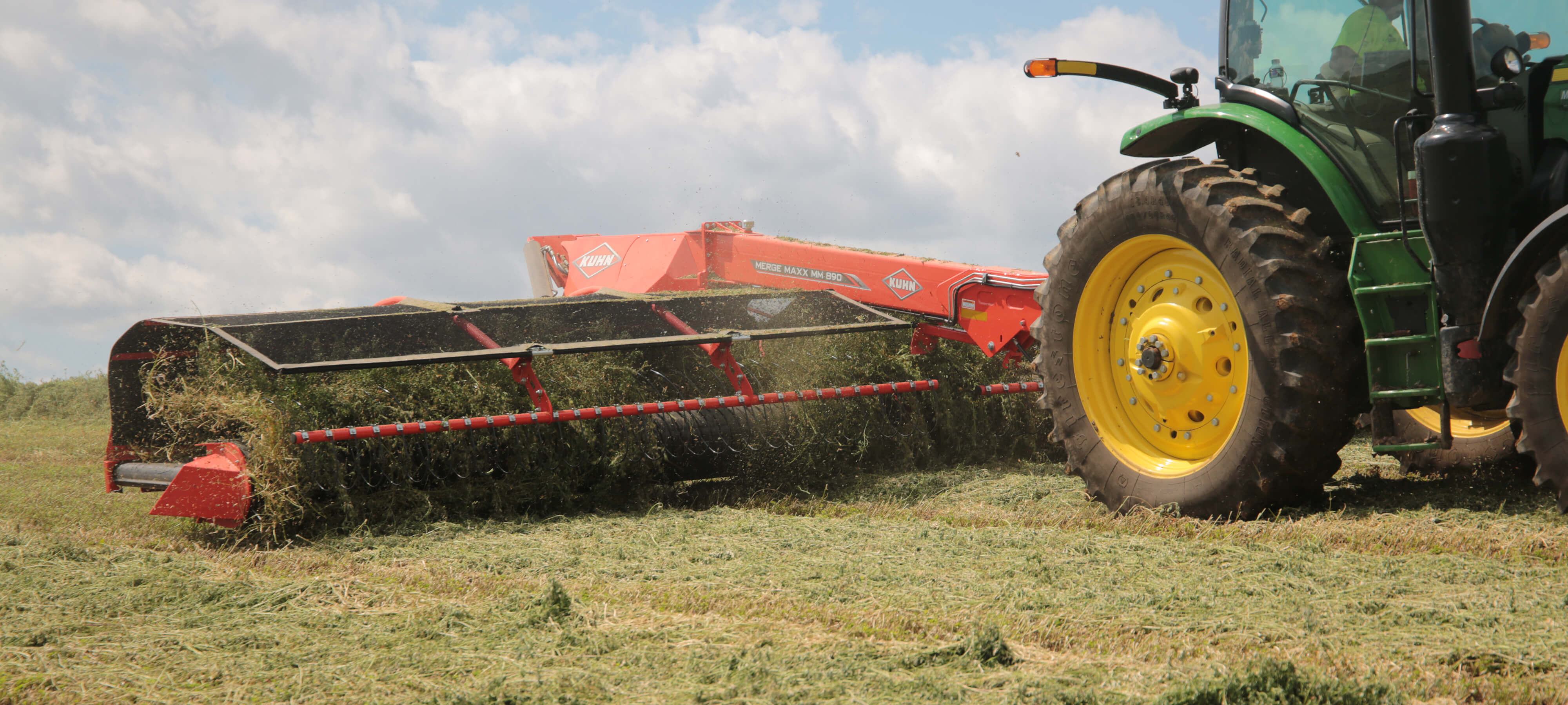 MERGE MAXX 701 & 890 Twin Mergers | KUHN