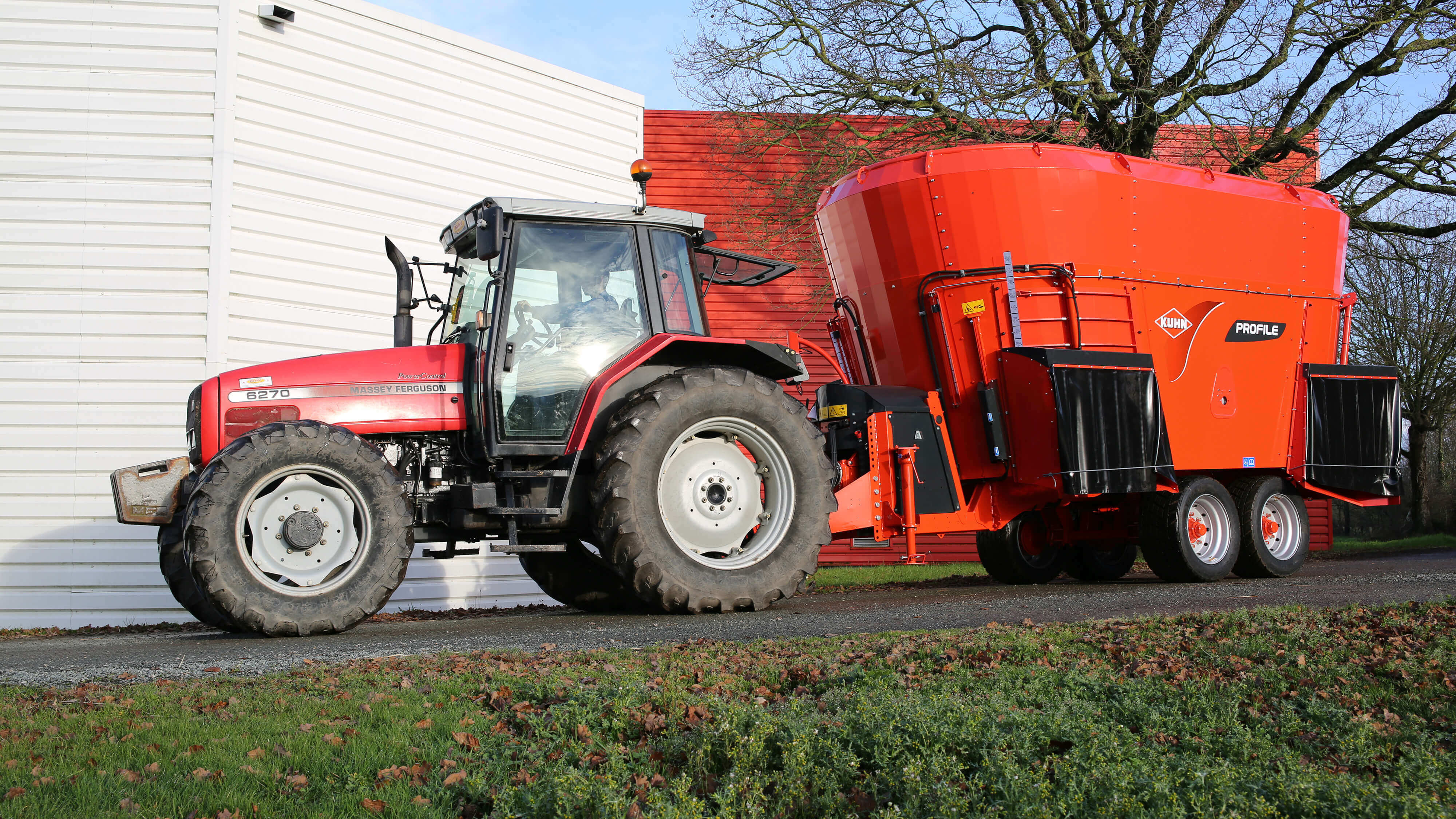 PROFILE 2 DL mixer wagon | KUHN