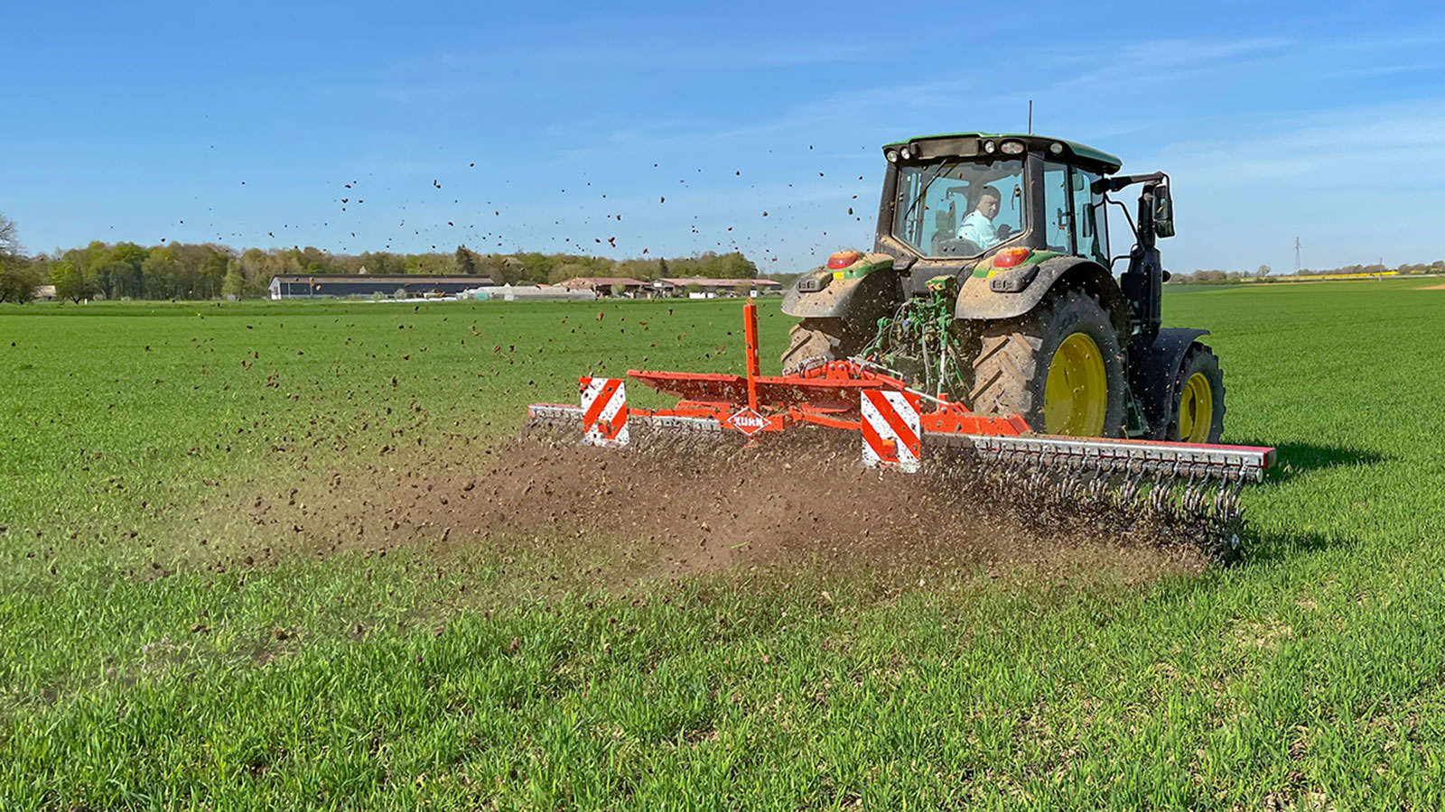 Ecroutez sans effort avec la houe rotative STARLINER | KUHN