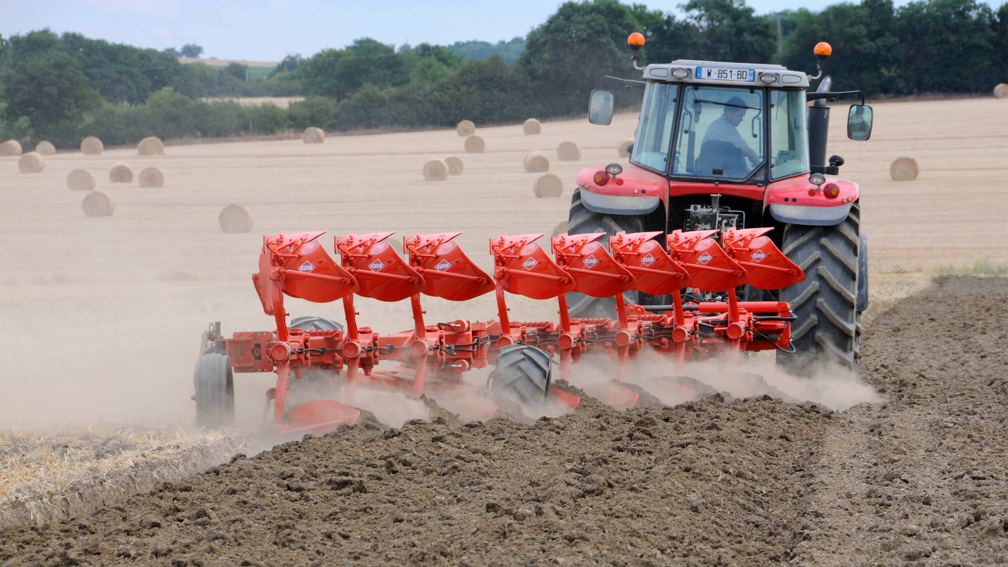 Semi-mounted reversible ploughs VARI-MANAGER | KUHN