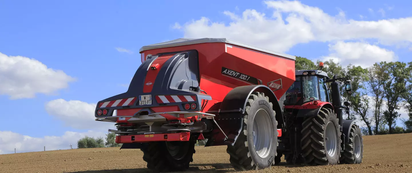 AXENT fertiliser spreaders: High-precision spreading | KUHN