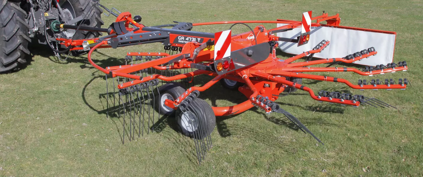 Trailed single rotor rakes GA 1031 T | KUHN